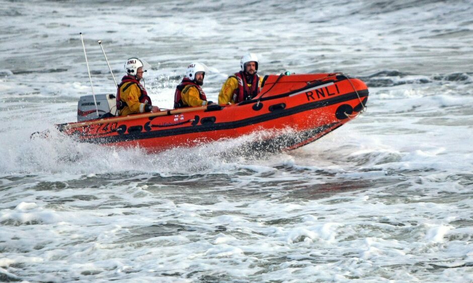 Lifeboats called to Tentsmuir beach as five people are stranded