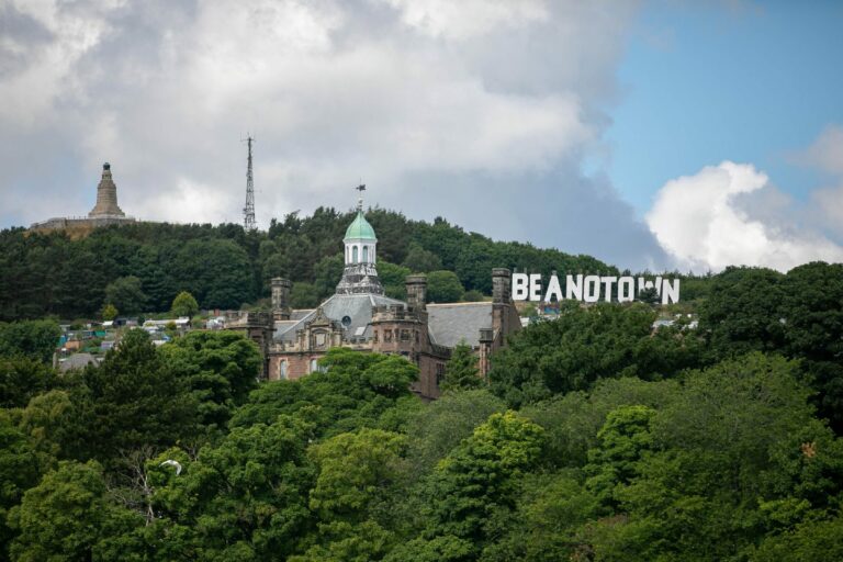 Dundee 'renamed' Beanotown as Hollywood-style sign unveiled