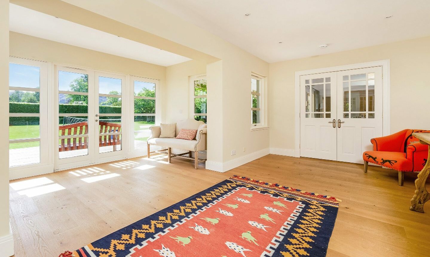 Tullygunn: New England style house in the heart of Comrie