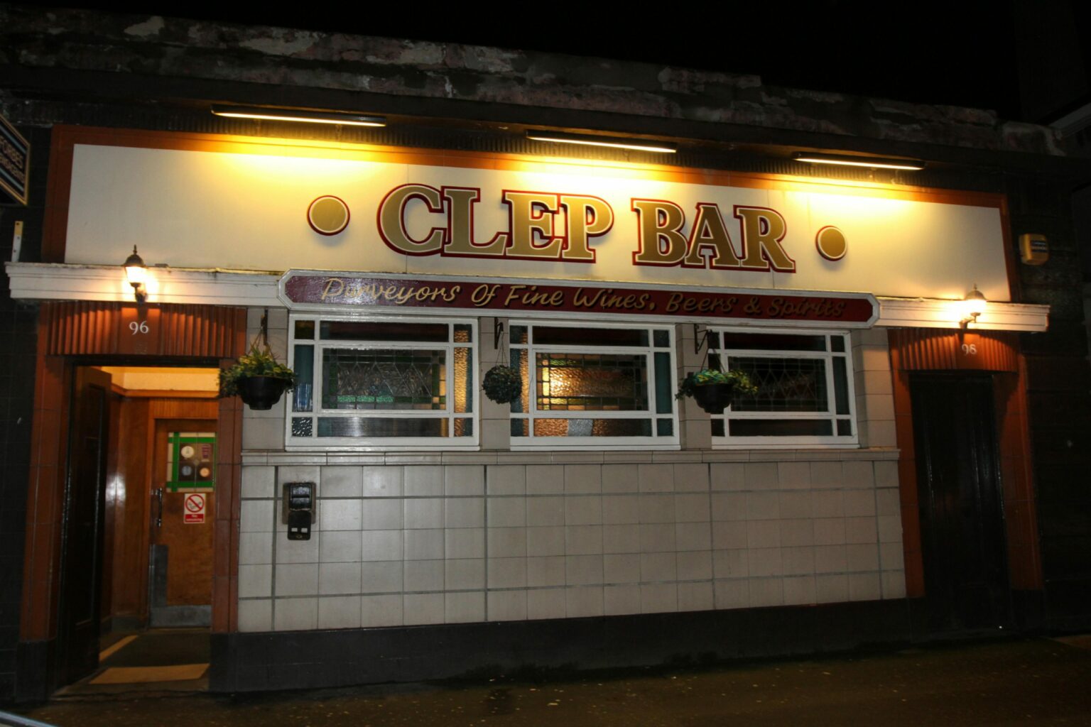 Customers 'swore at police' after lock-in discovered at Dundee pub