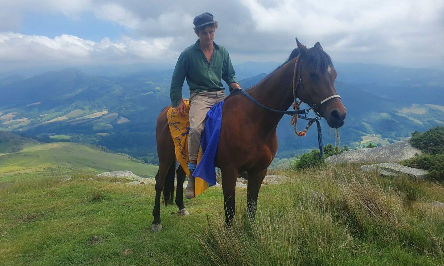 Hope on the hoof: Dunfermline actor and adventurer travels across ...