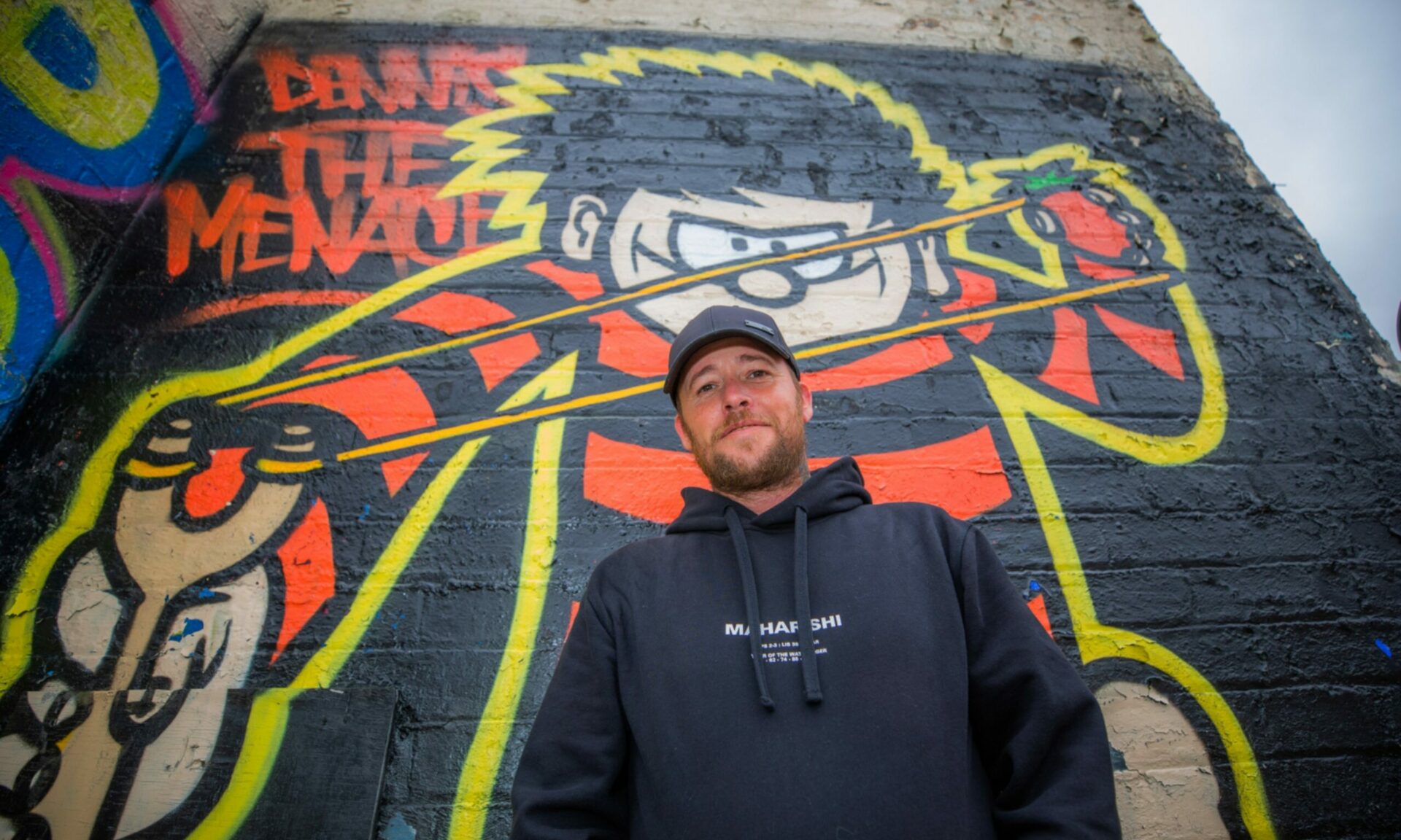 Dundee graffiti artist unveils Oasis mural as band reunite