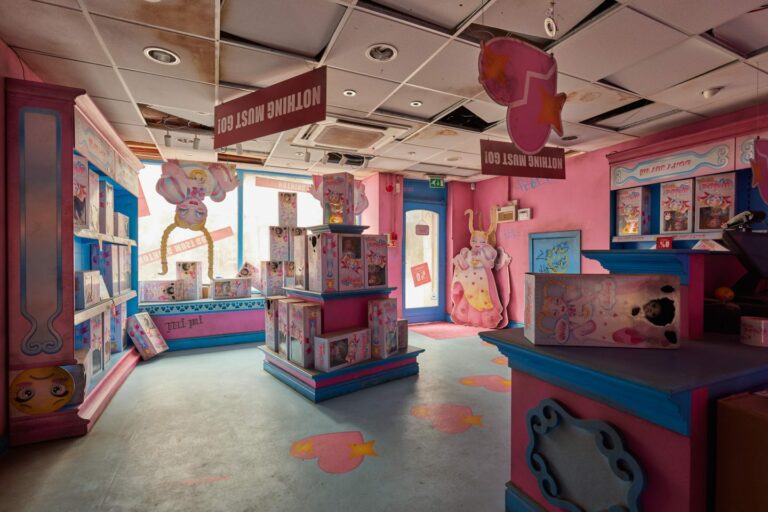 'Abandoned' toy shop opens in Perth city centre