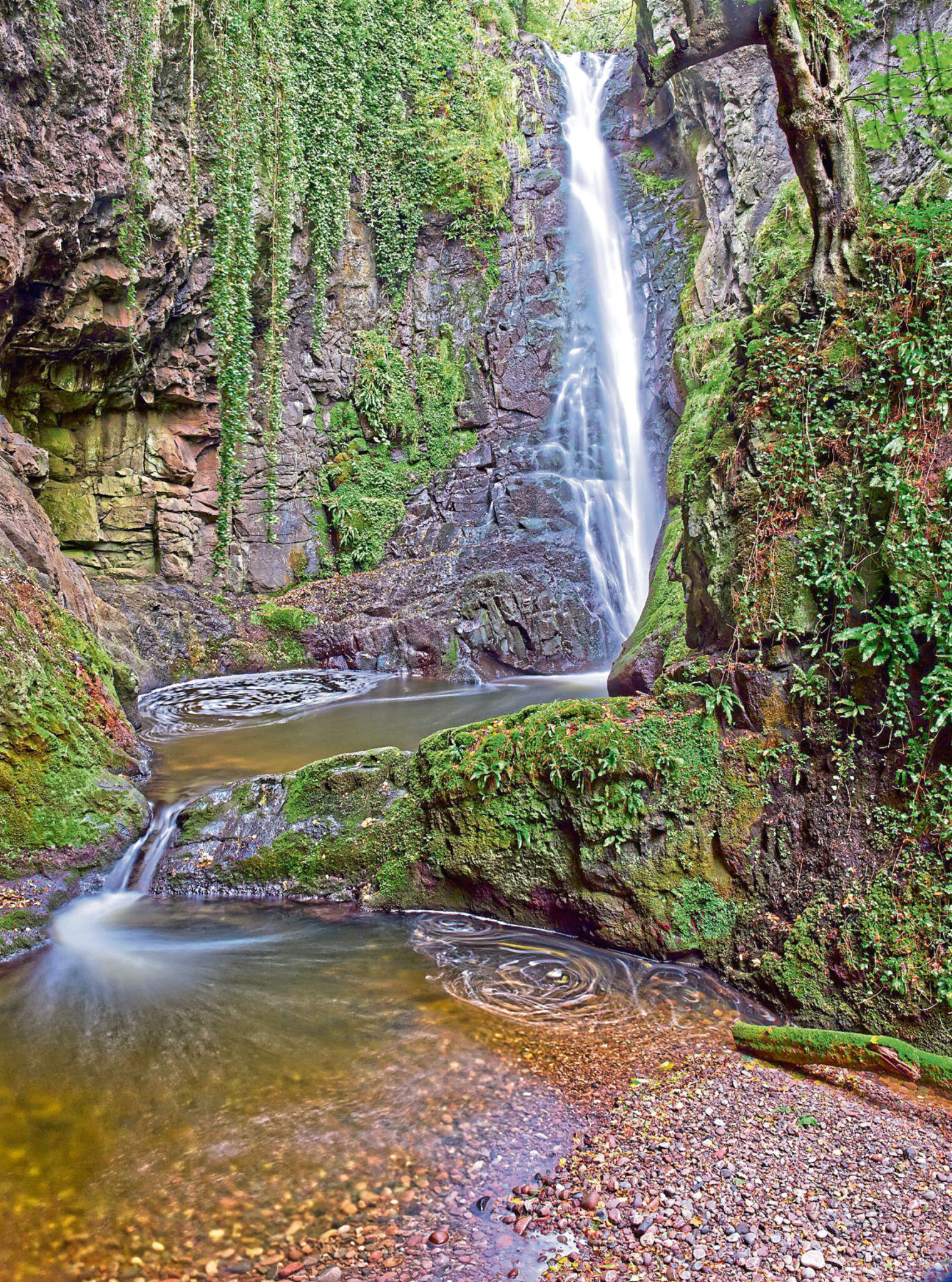 'Lost' waterfall of Scotland: Are you daring enough to explore hidden ...