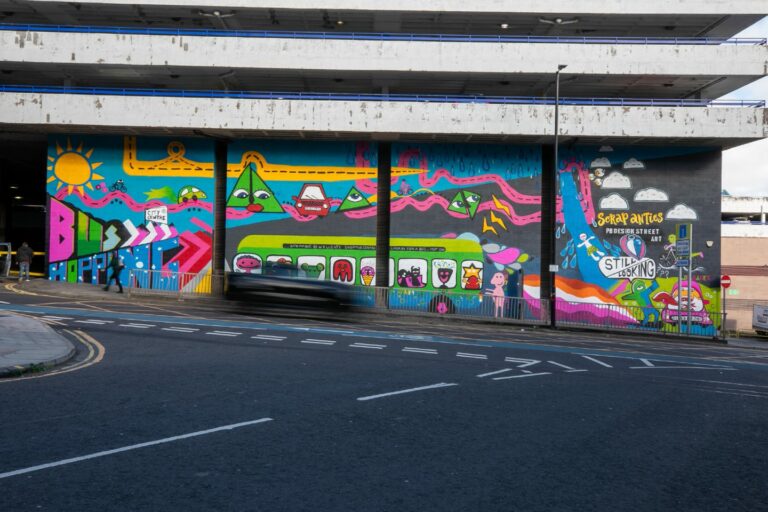 What's the story behind the new mural at the Wellgate in Dundee?