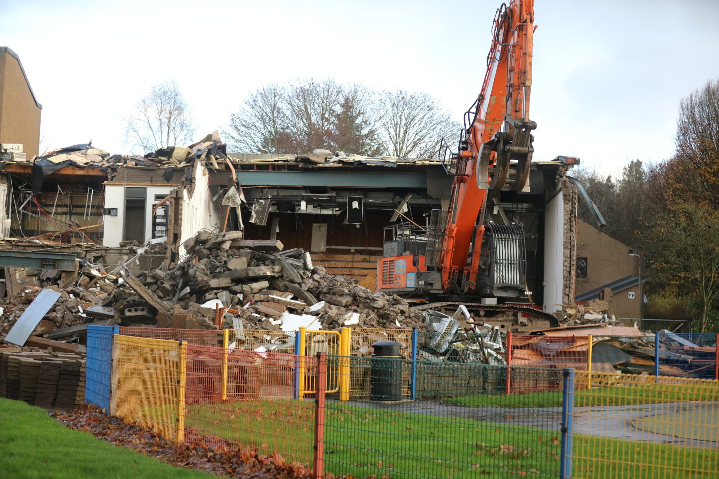 Bulldozers begin work to flatten Forfar's Lochside leisure centre