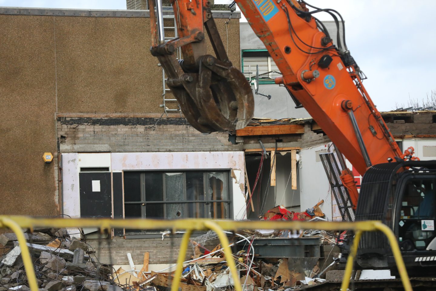 Bulldozers begin work to flatten Forfar's Lochside leisure centre