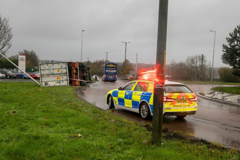 Drivers report delays on A90 in Dundee due to overturned HGV