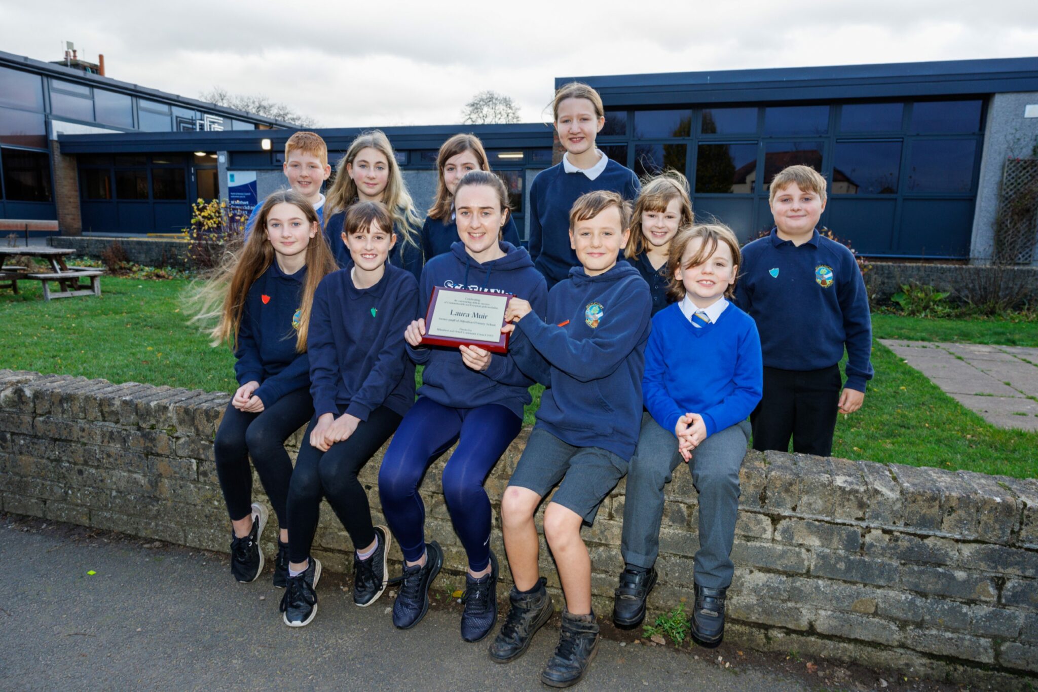 Laura Muir honoured by hometown Milnathort for athletics success