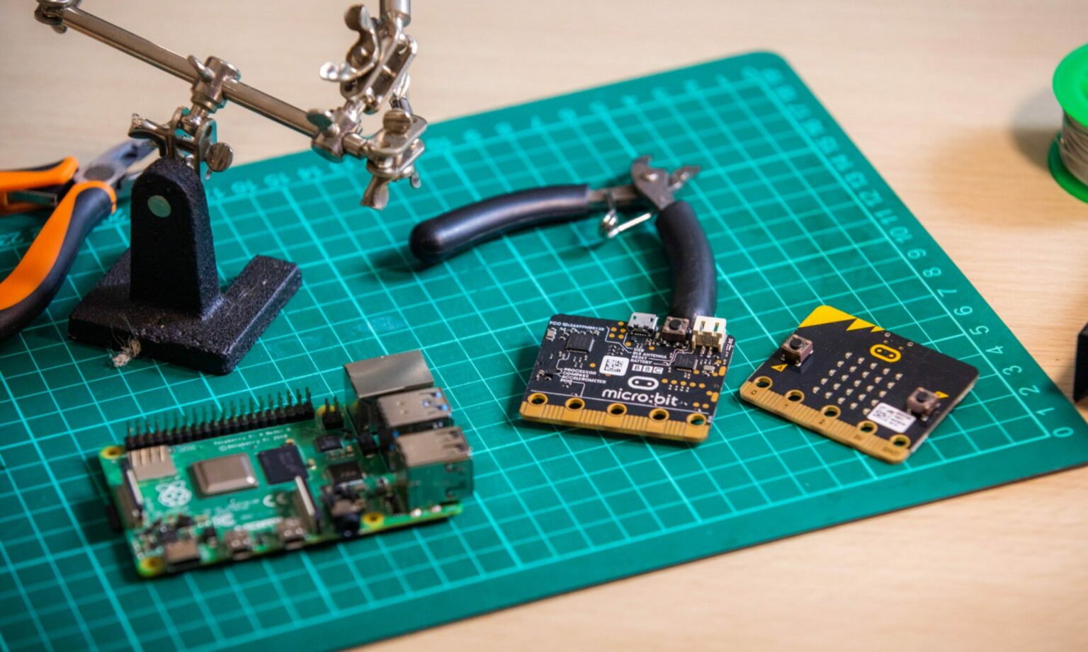 Perth programmer teaches children worldwide coding on Minecraft