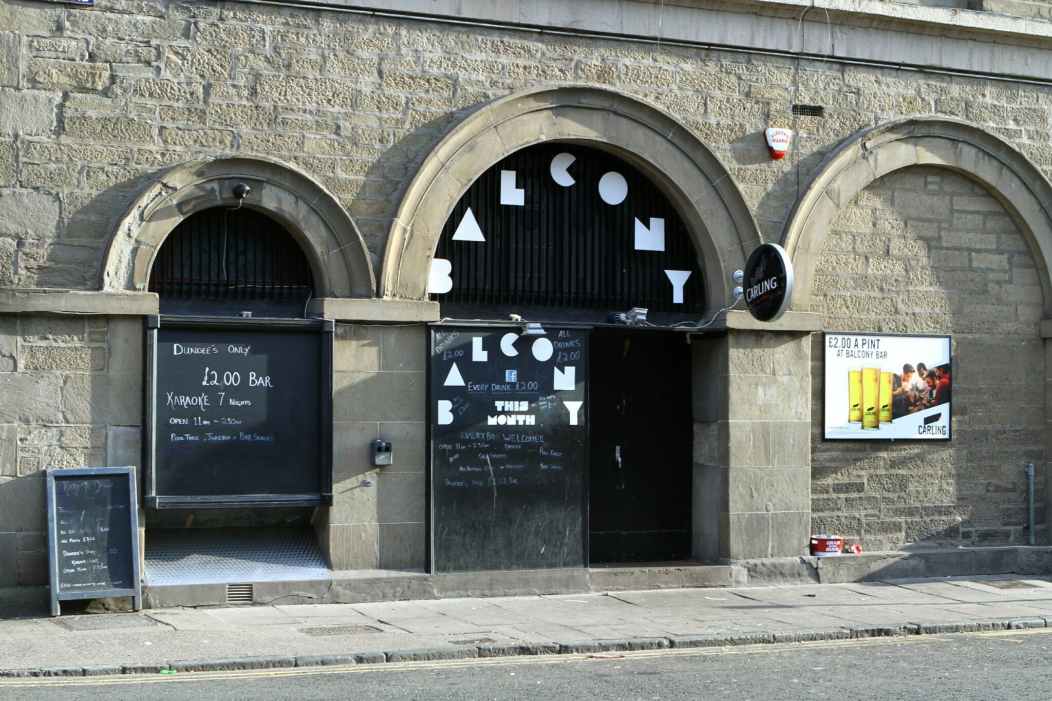 Man cleared after Royal Marine 'glassed' in Dundee pub