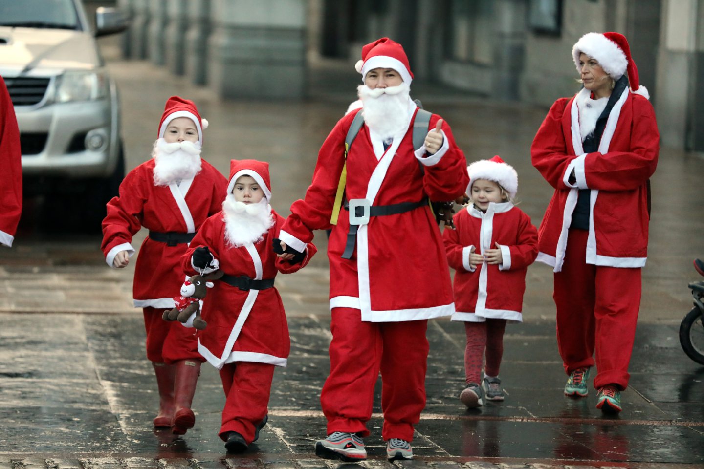All the best pictures from Dundee's Santa Dash 2022