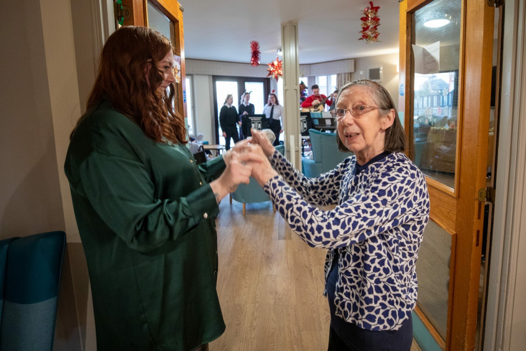 Baldragon pupils put smiles on faces singing carols for the elderly ...