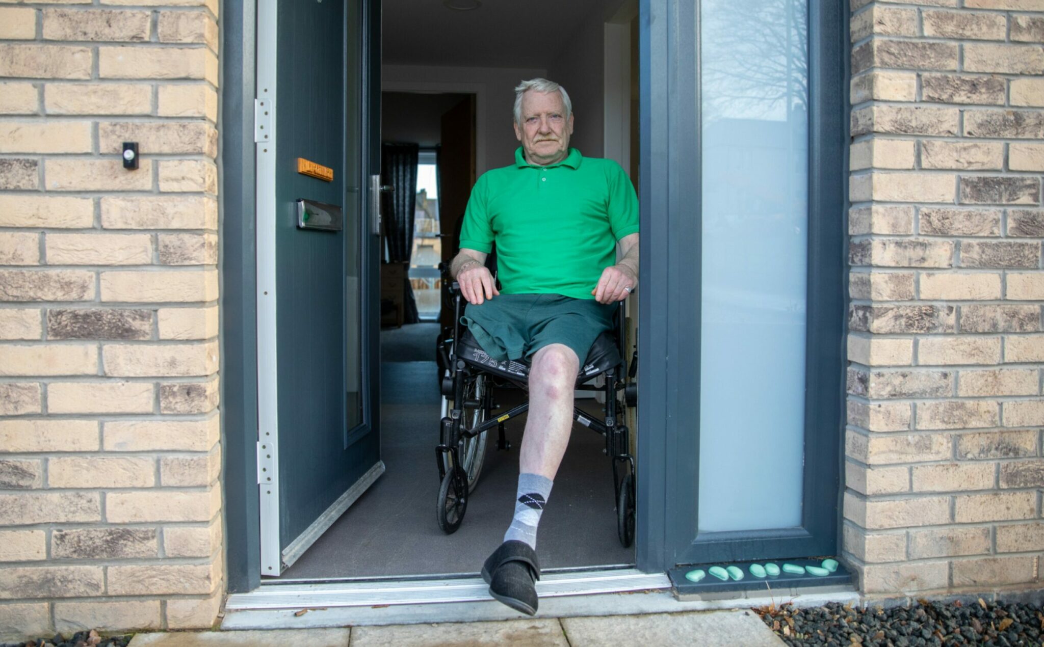 Man who lost leg moves into Dundee home in time for Christmas