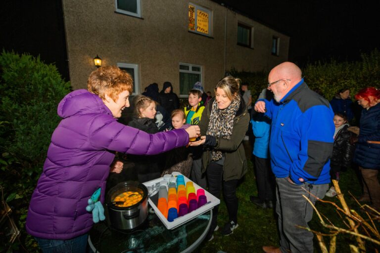 Hundreds welcomed into Perth homes for Advent window walk