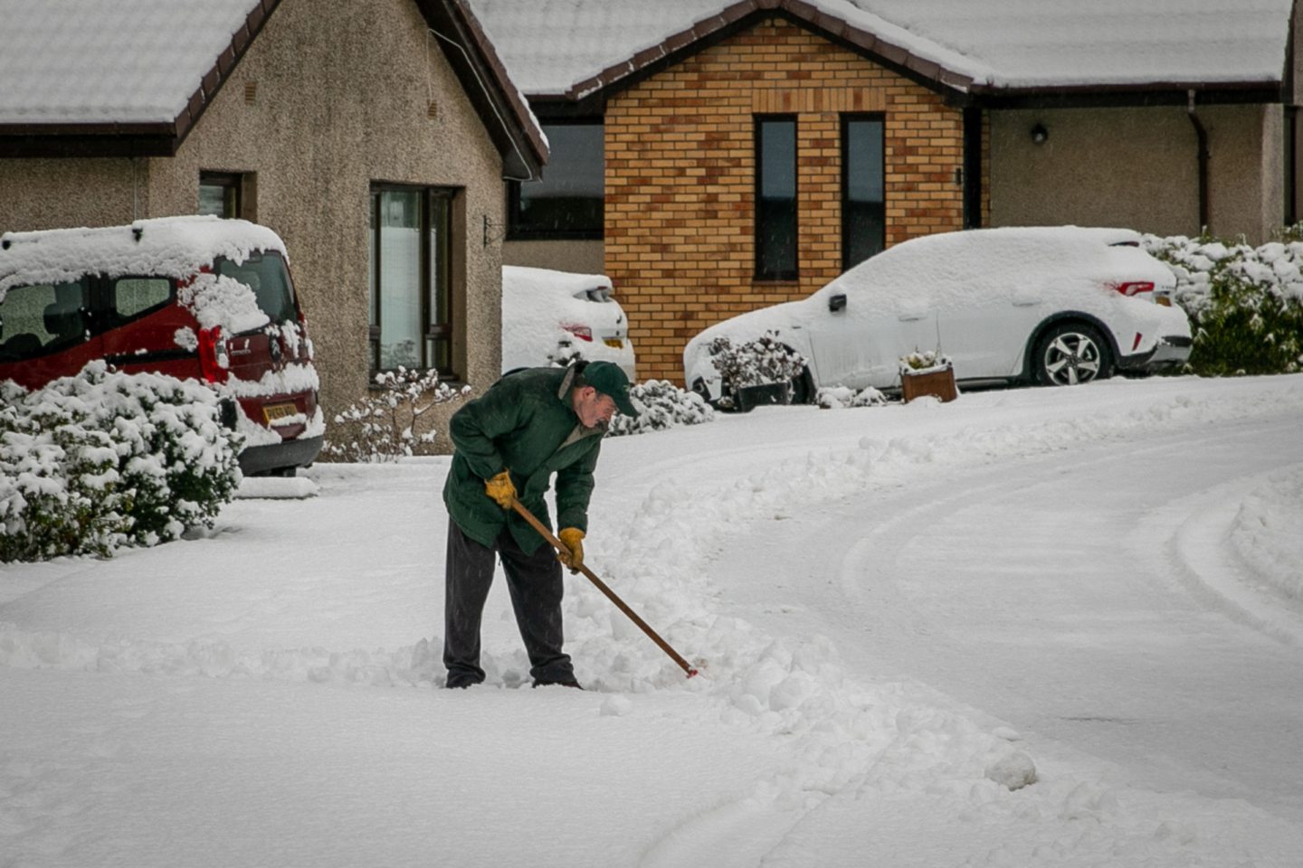 Heavy snow causes travel disruption across Tayside and Fife