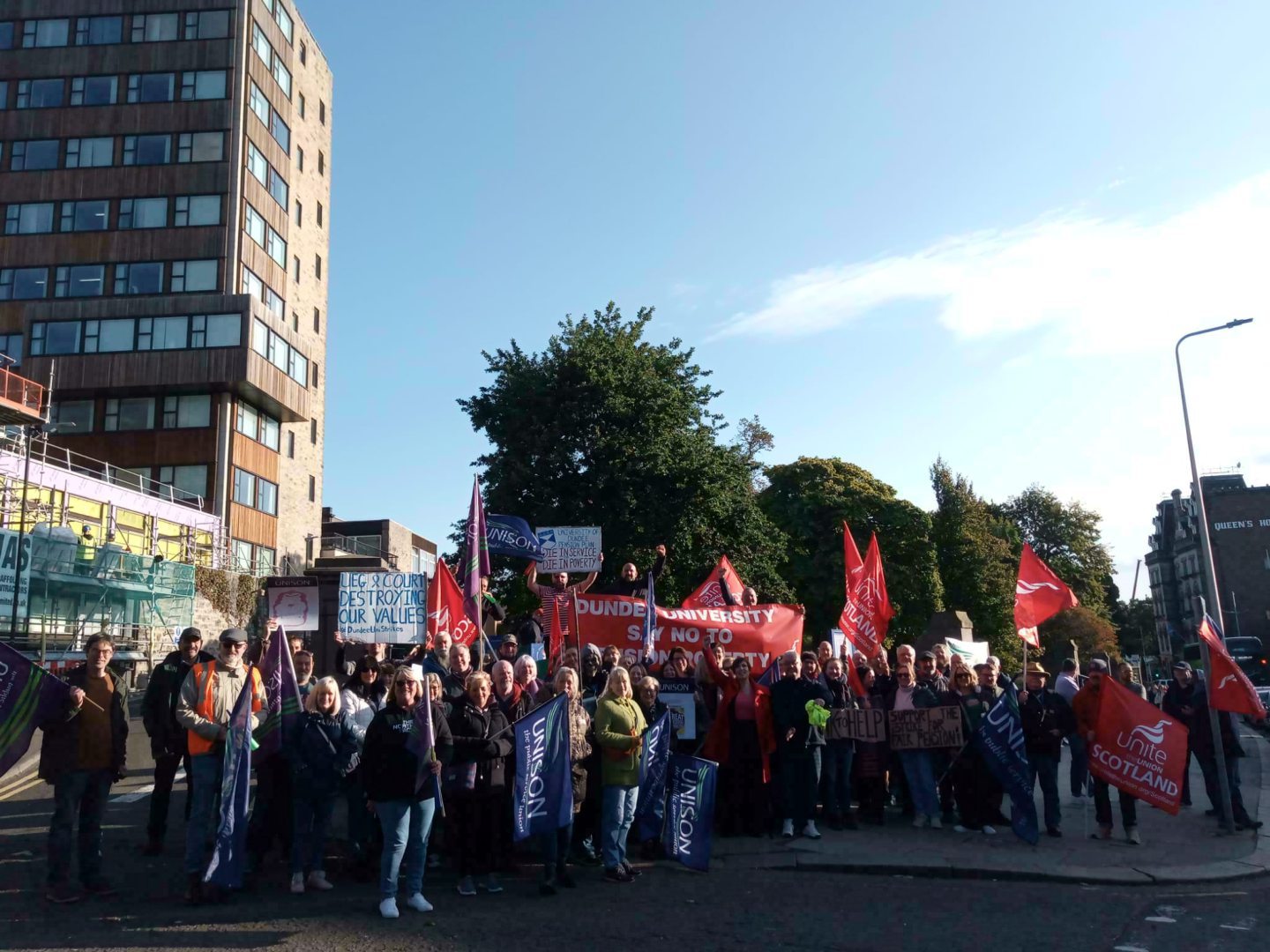 How much Dundee University chiefs have claimed in expenses