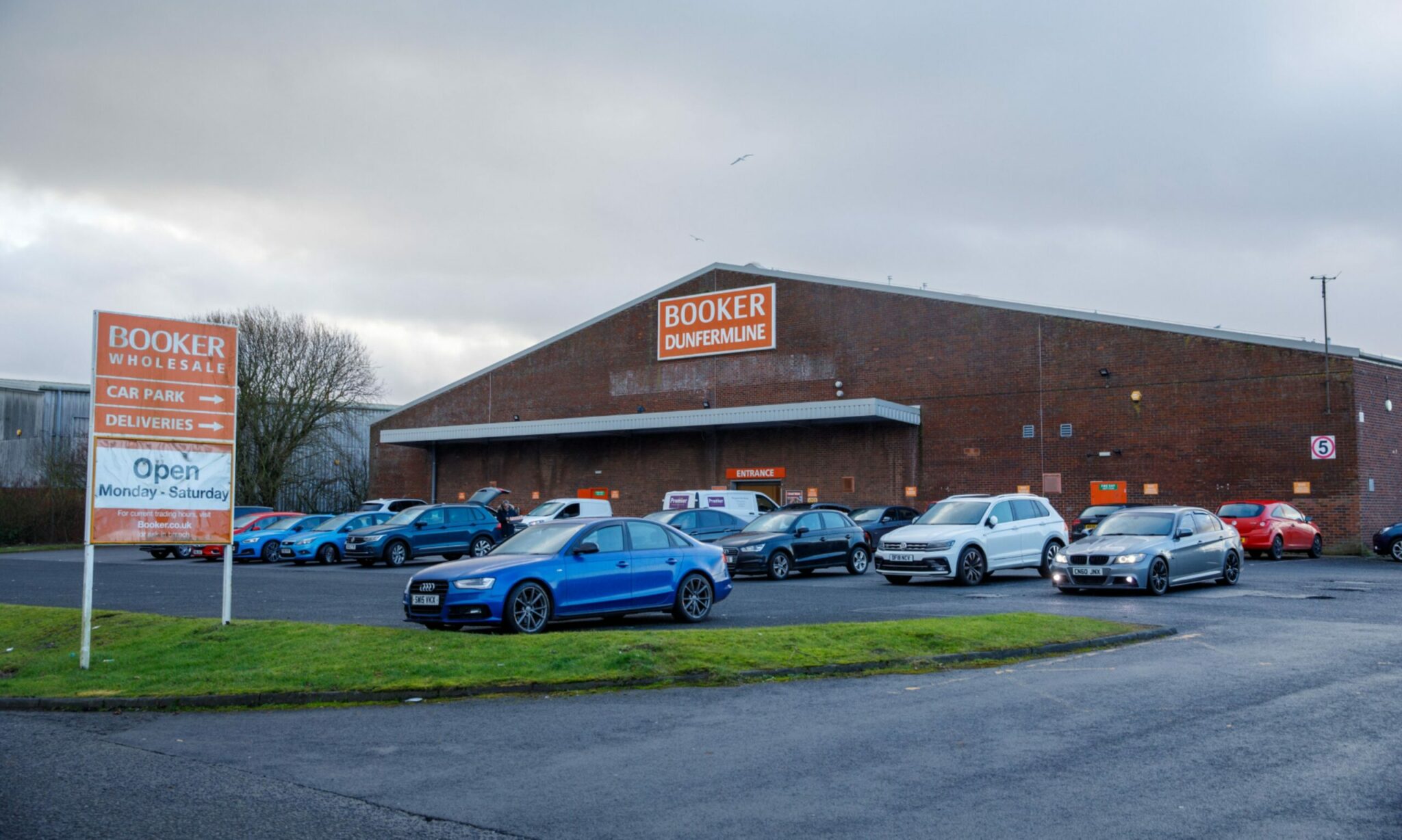 'Suspicious package' forces Dunfermline Booker store evacuation