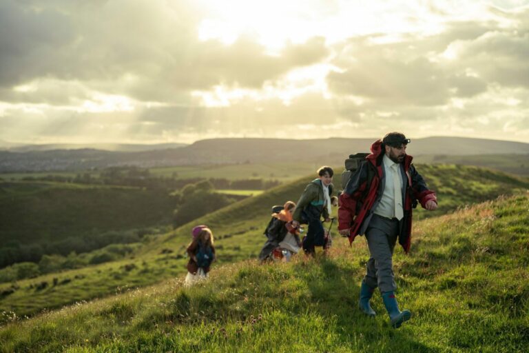 TELLYBOX: Intriguing start to Everyone Else Burns and its cult family ...