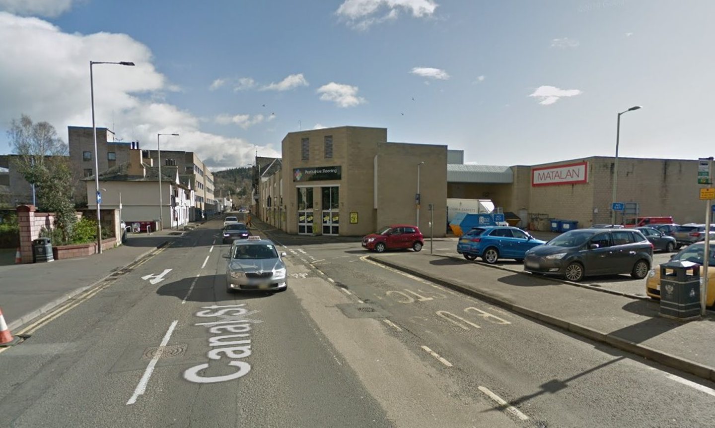 Perth takeaway chef reversed up one-way street to escape police