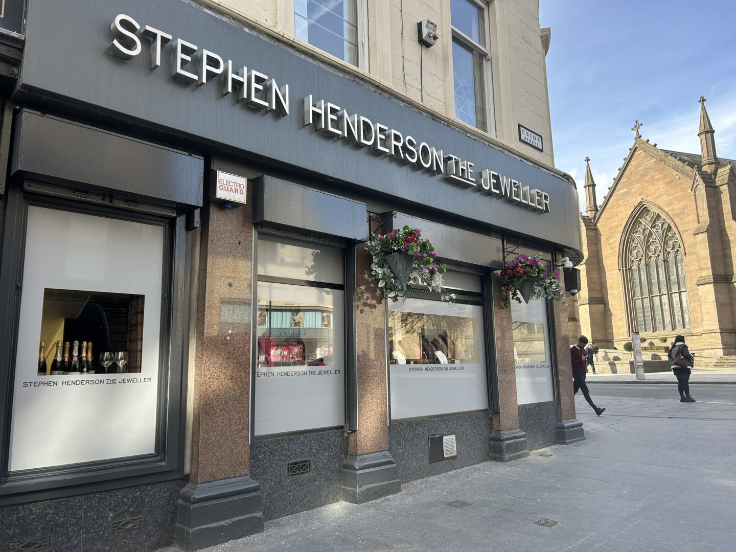 'Brazen' vandalism at Stephen Henderson jeweller in Dundee