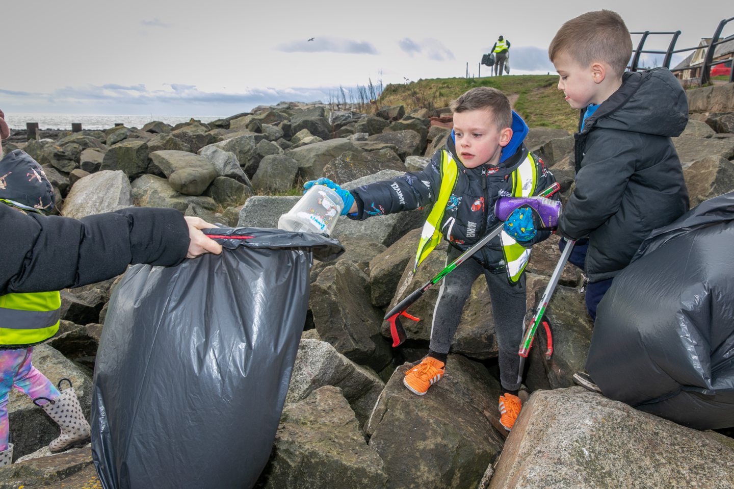 Primary pupils form litter-picking army for Great Angus Beach Clean