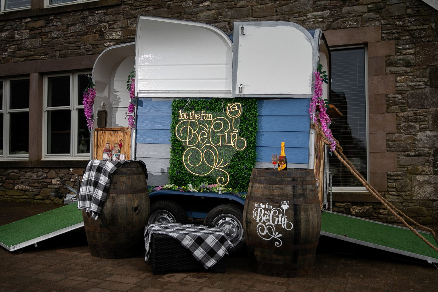 Las Vegas 'high roller' inspired Angus woman to build mobile bar