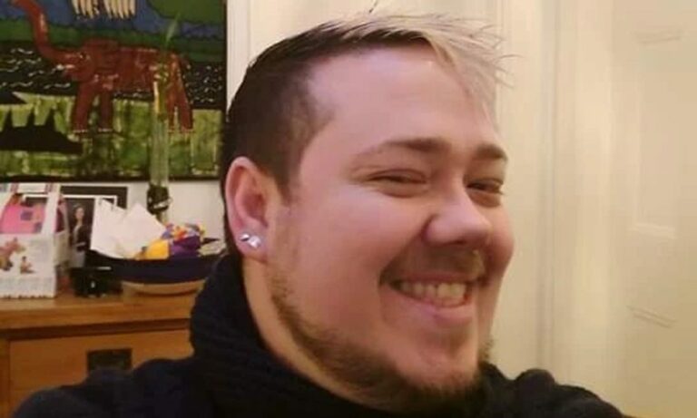 Lindee Wickers: Tributes paid to 'beautiful' Dundee drag queen