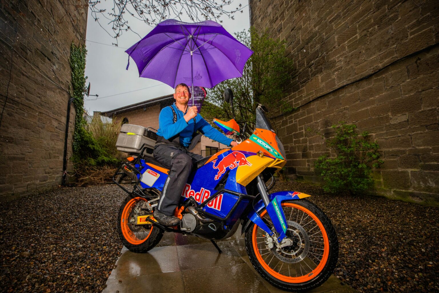 Fife man fundraises for Dundee dementia dog in late wife's memory