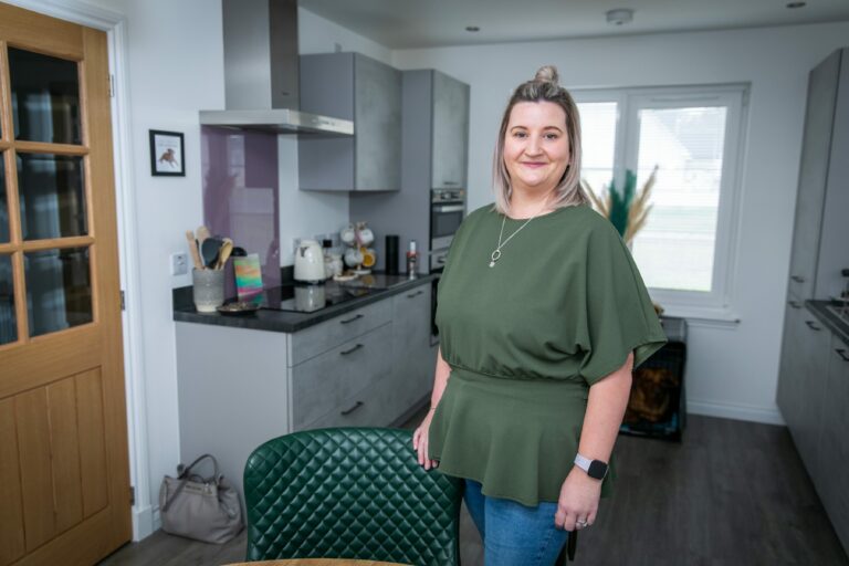 Dundee mum Rachel had organs removed in bowel cancer battle