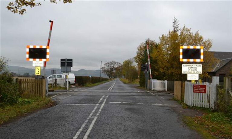 Inchture level crossing reopens after closing for safety reasons