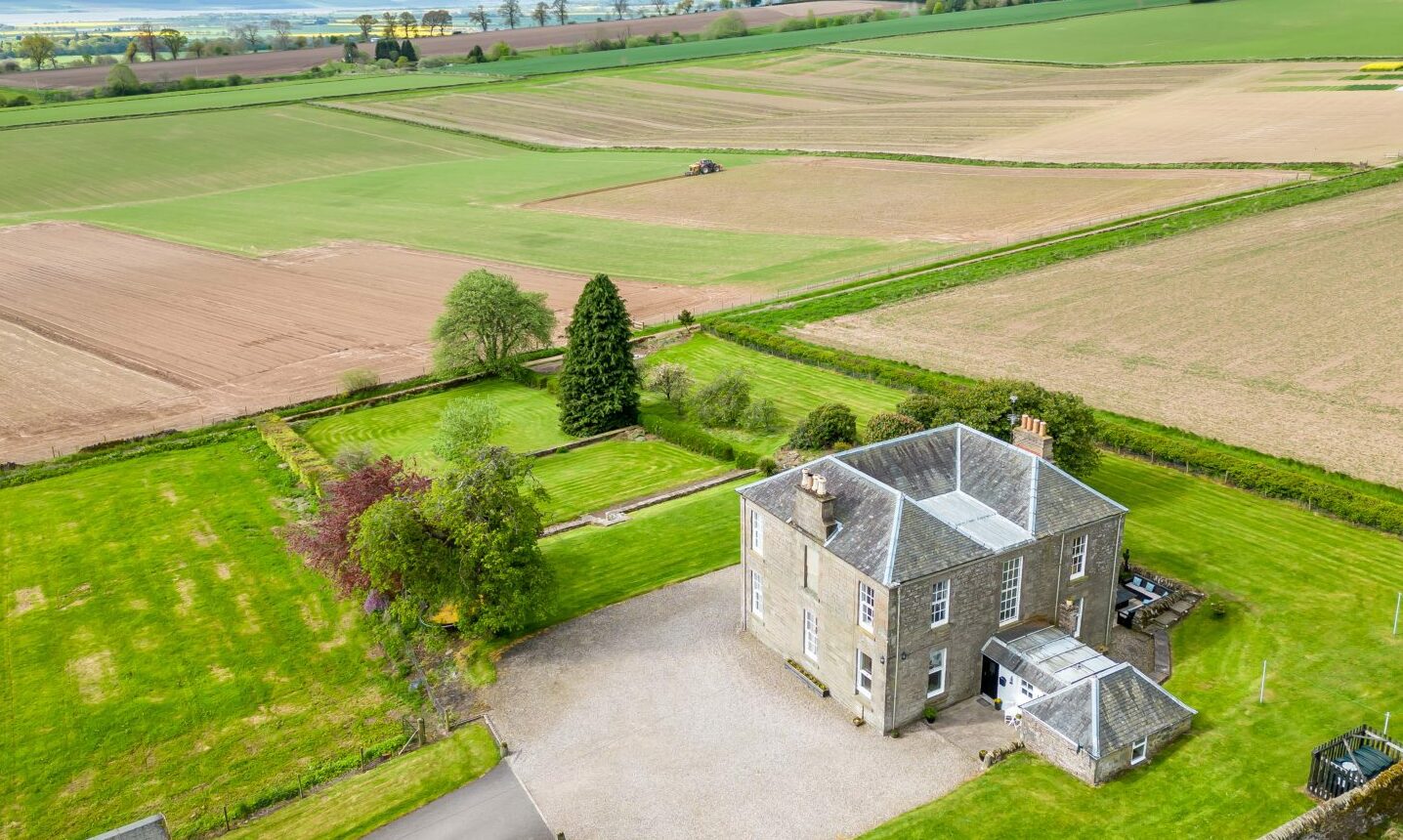Balruddery Farmhouse: handsome country home near Dundee and Perth
