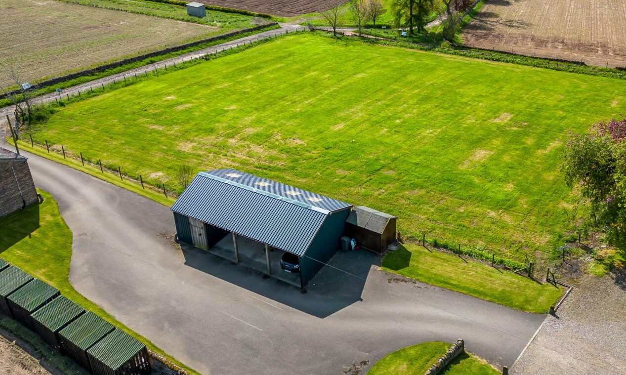 Balruddery Farmhouse: handsome country home near Dundee and Perth