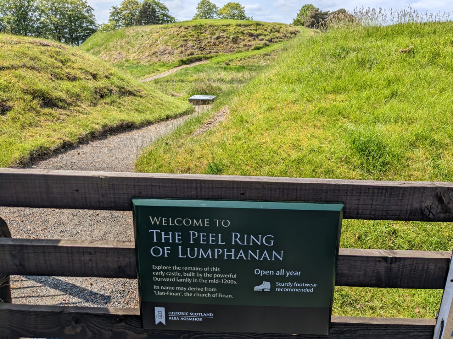 Peel Ring of Lumphanan: Remains of 13th Century timber castle