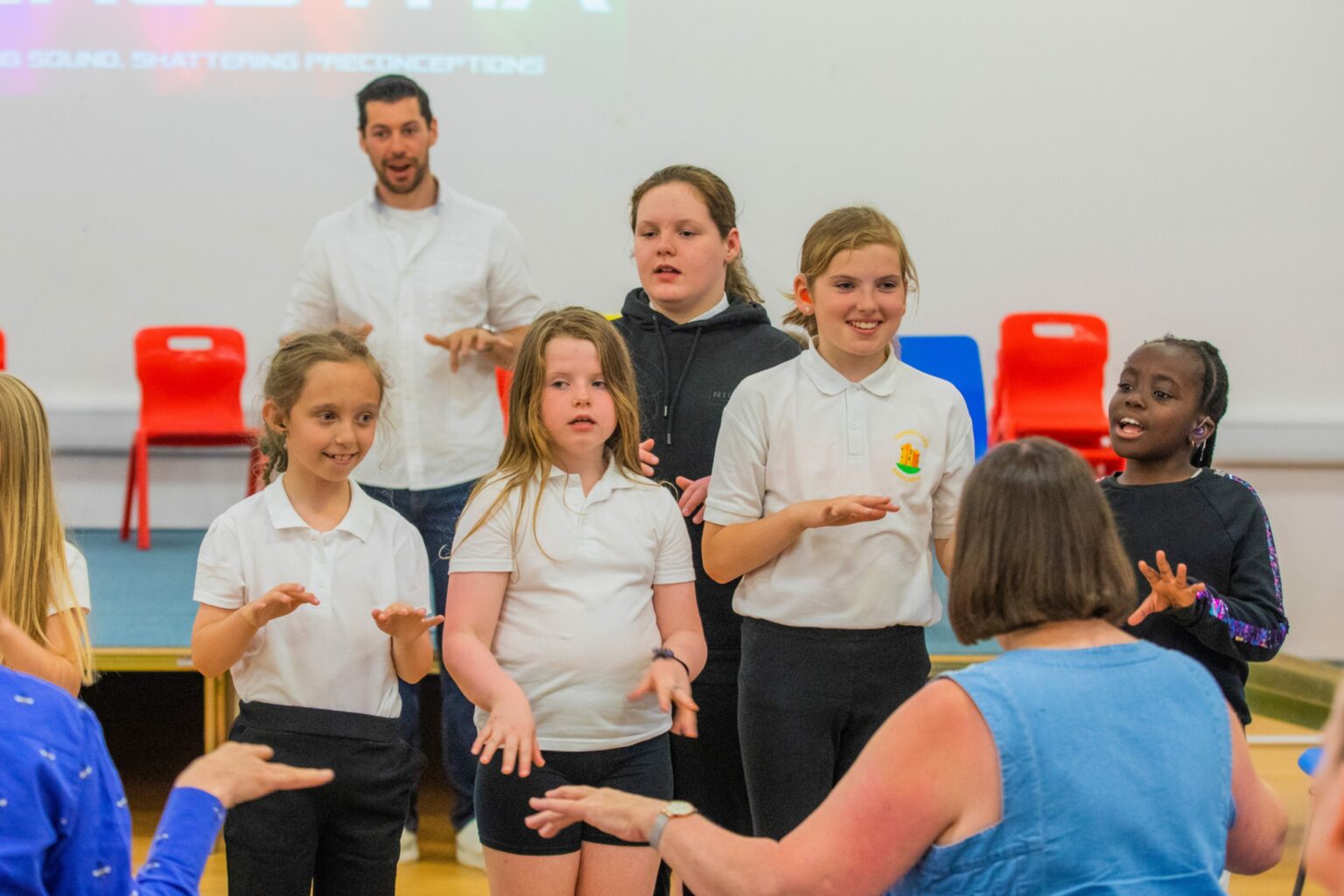 Deaf Dundee children sing with sign language to share music joy