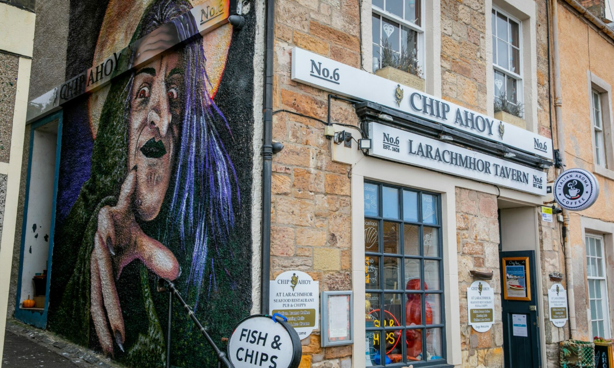 'Gaudy' Pittenweem witch mural removed