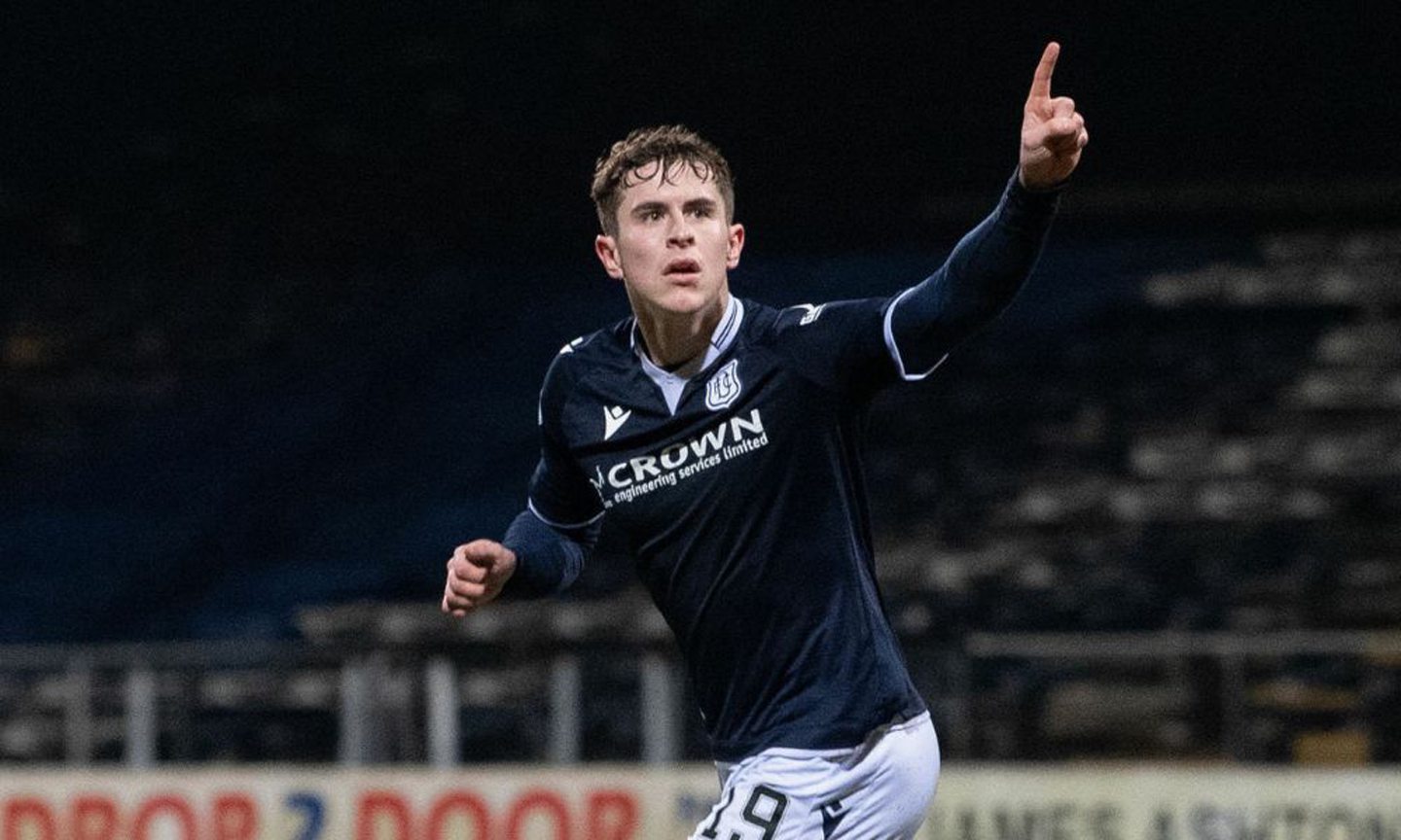 Fin Robertson signs new Dundee contract