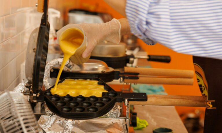 Curious foodies head to Dundee's Bubblicious to try a bubble waffle