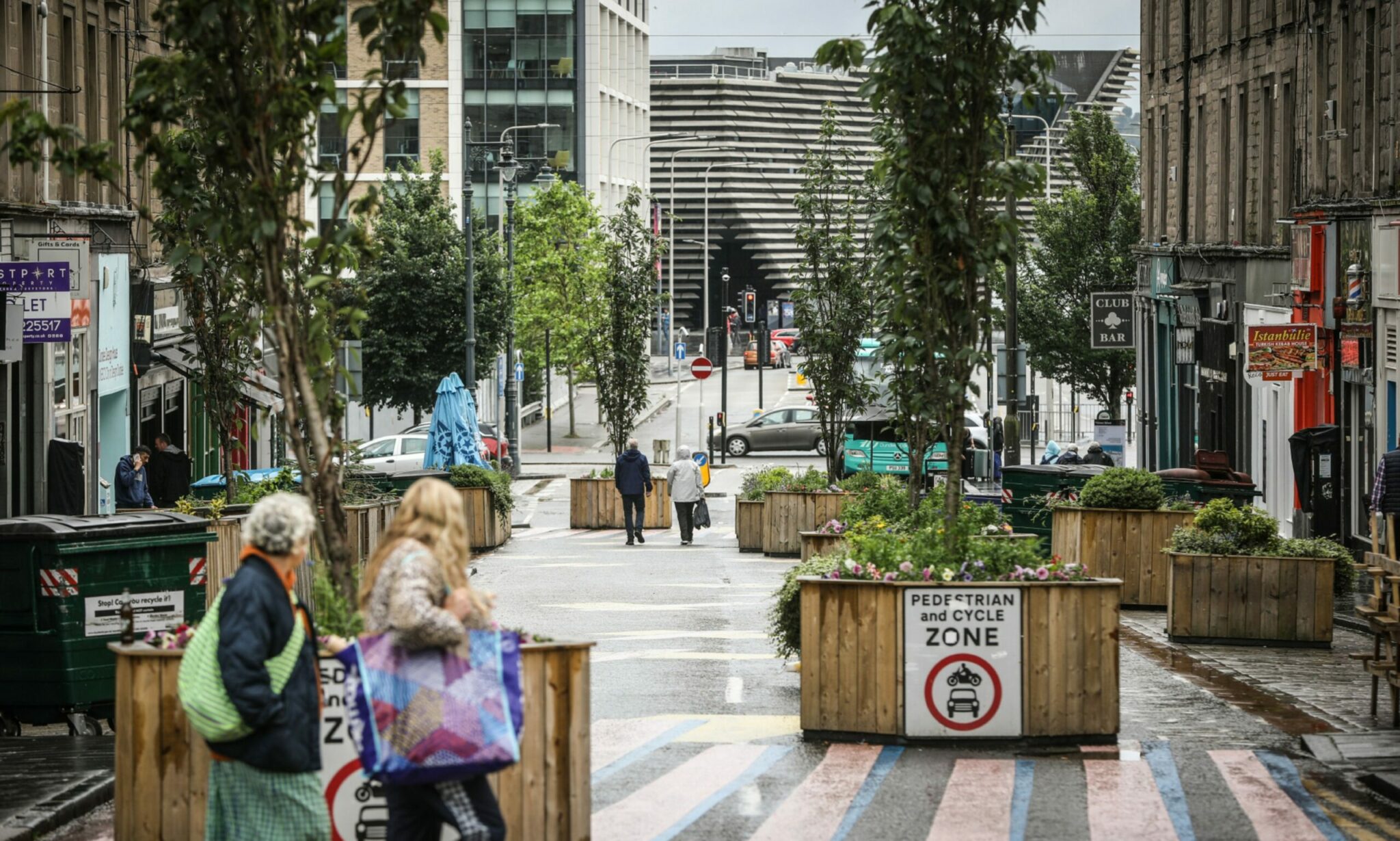 Dundee's Union Street makeover continues with new decorations'