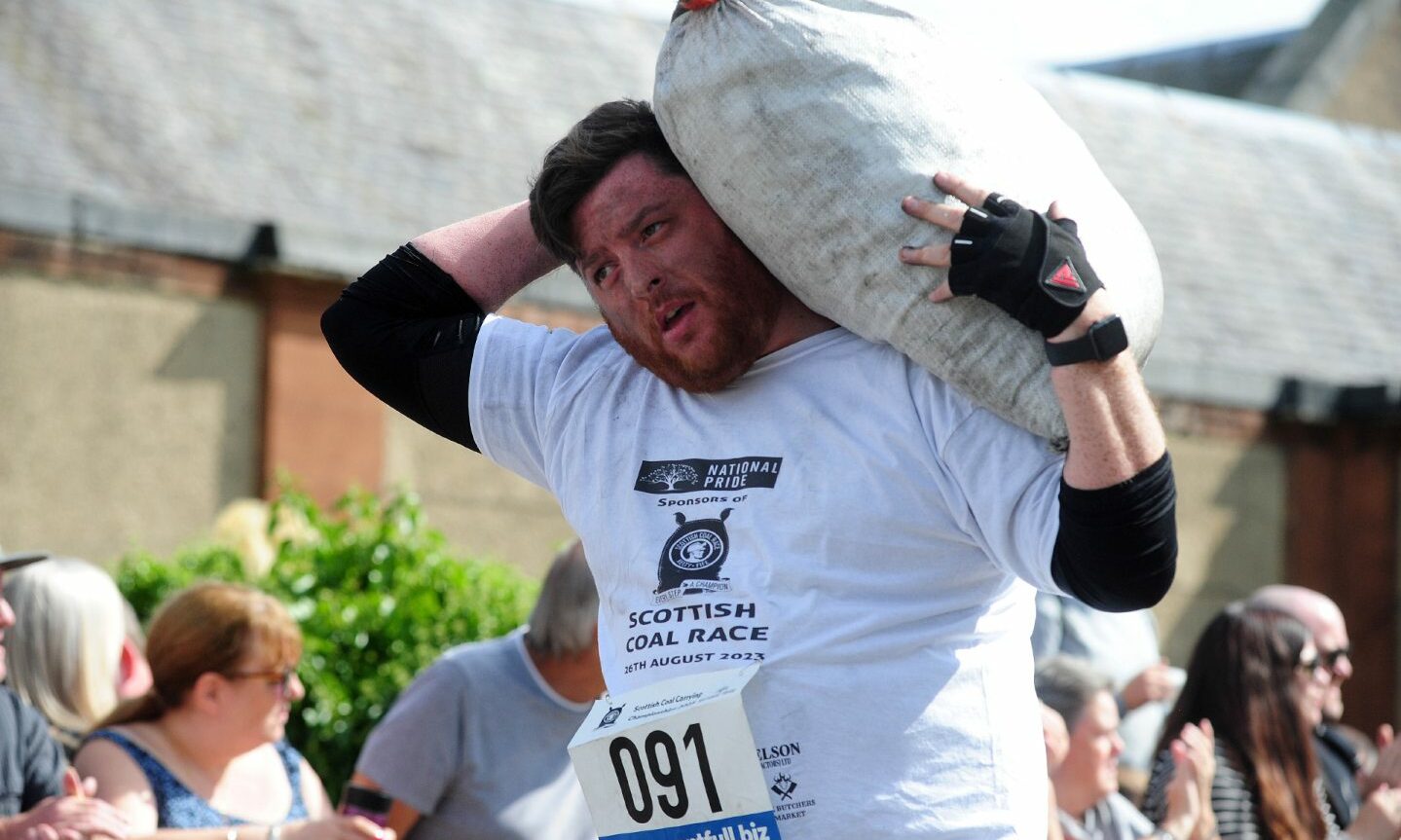 33 pictures of Scottish Coal Carrying Championship in Kelty