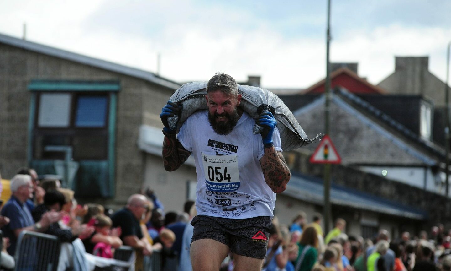 33 pictures of Scottish Coal Carrying Championship in Kelty
