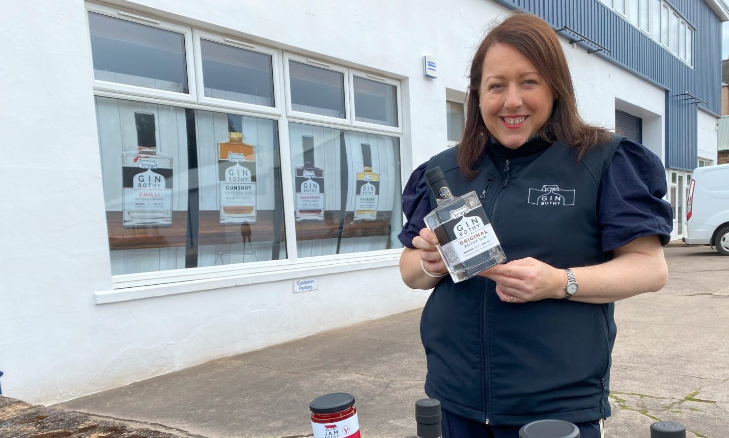 Gin Bothy to sell limited edition Oscars tipple in Forfar and Glamis