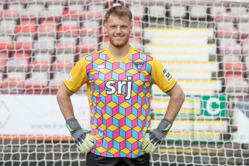 Dunfermline add Dundee's Harry Sharp after Deniz Mehmet injury