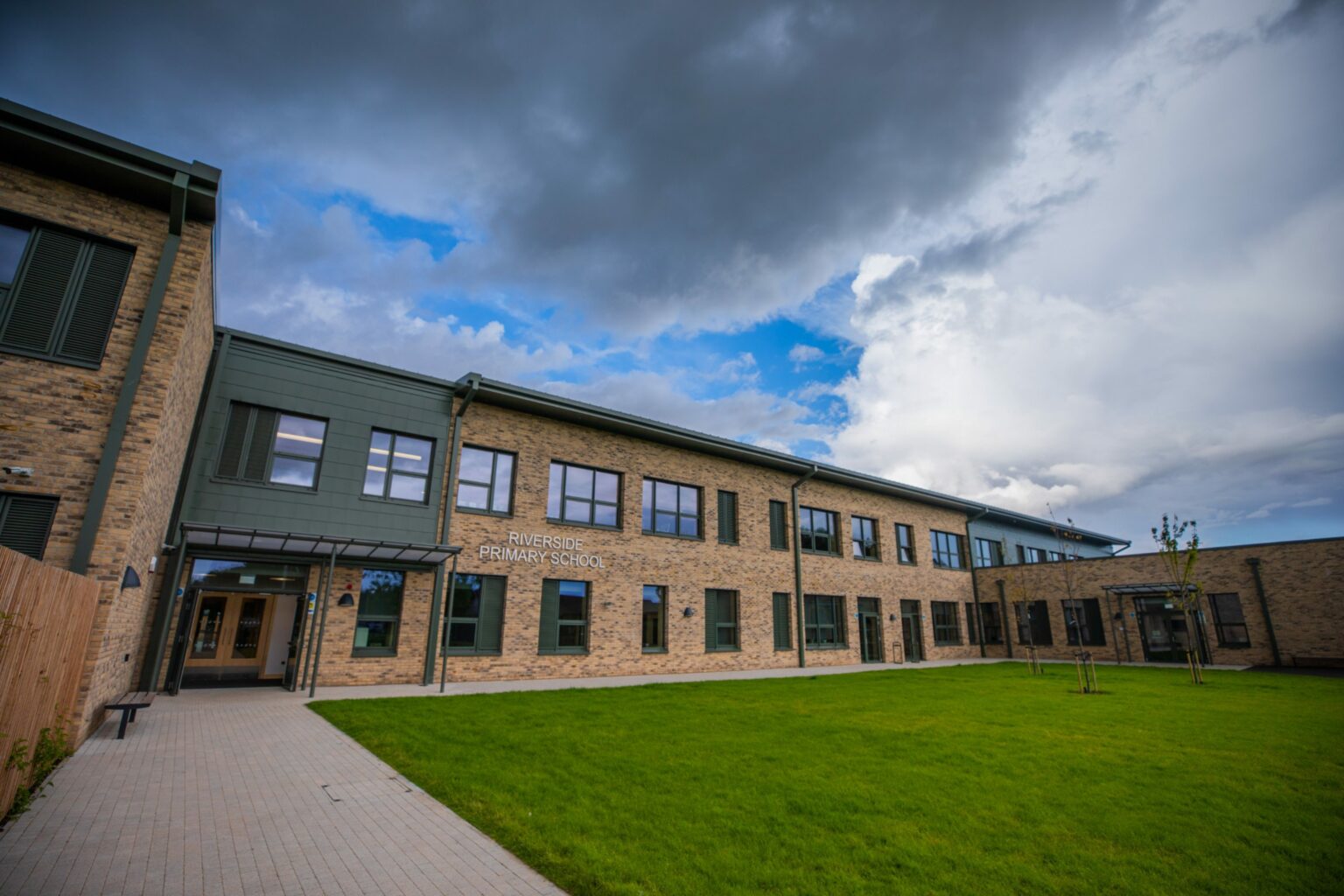 Perth's Riverside Primary School sign replaced due to spelling error