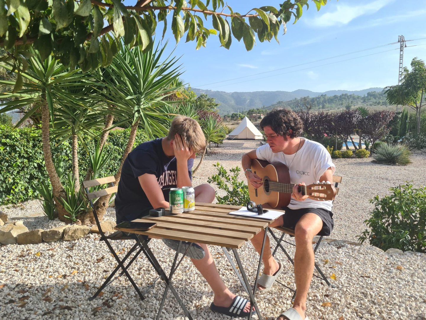 Still Game's Ford Kiernan joins Kyle Falconer at songwriting camp