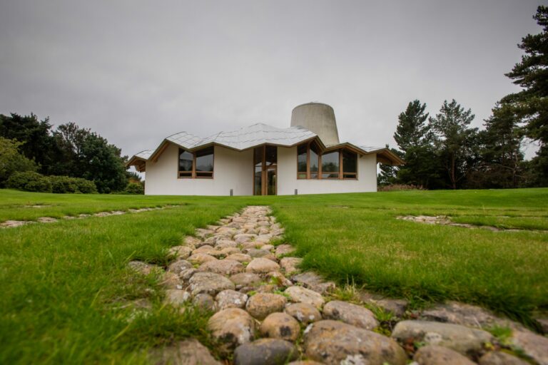 How Frank Gehry’s Maggie's Dundee design helps cancer patients