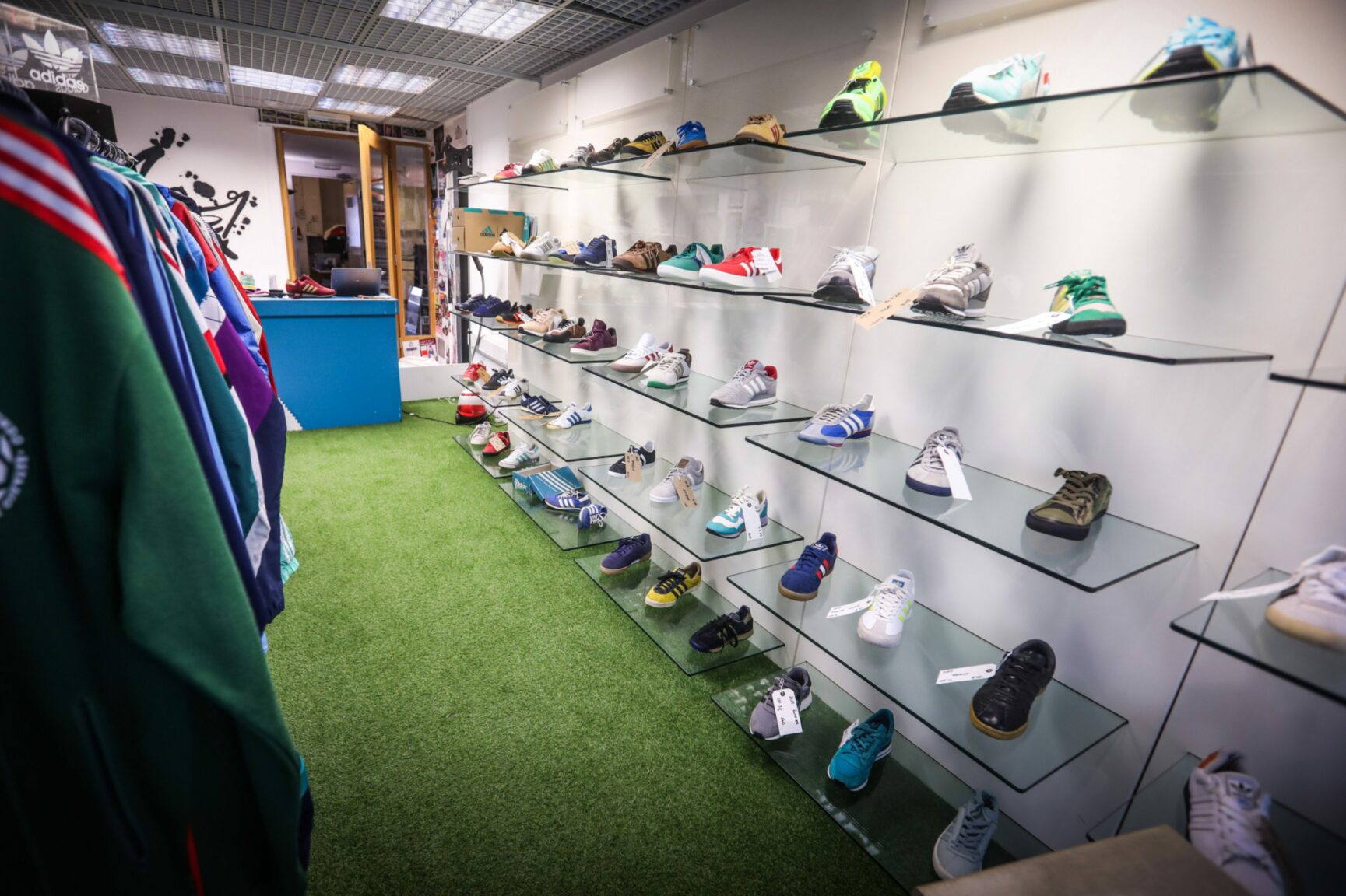 Dundee Sole: Dundonian with 3,000 trainers opens Wellgate shop