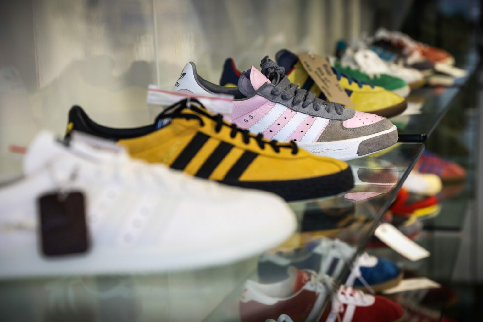 Dundee Sole: Dundonian with 3,000 trainers opens Wellgate shop