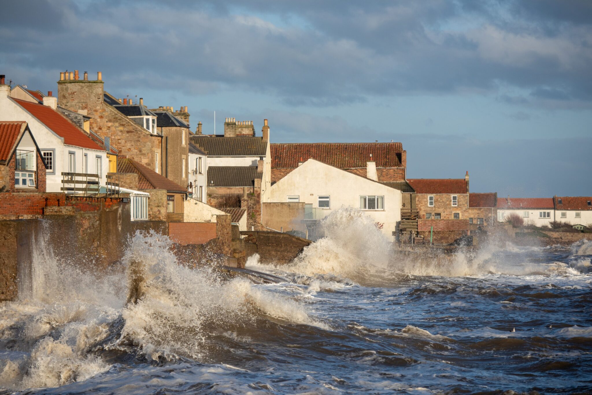 Pictures and video show powerful 4.8m tidal surge along Fife coast ...
