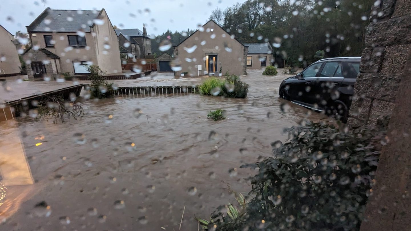 Storm Babet: Residents trapped by flooding at Heron Rise, Dundee